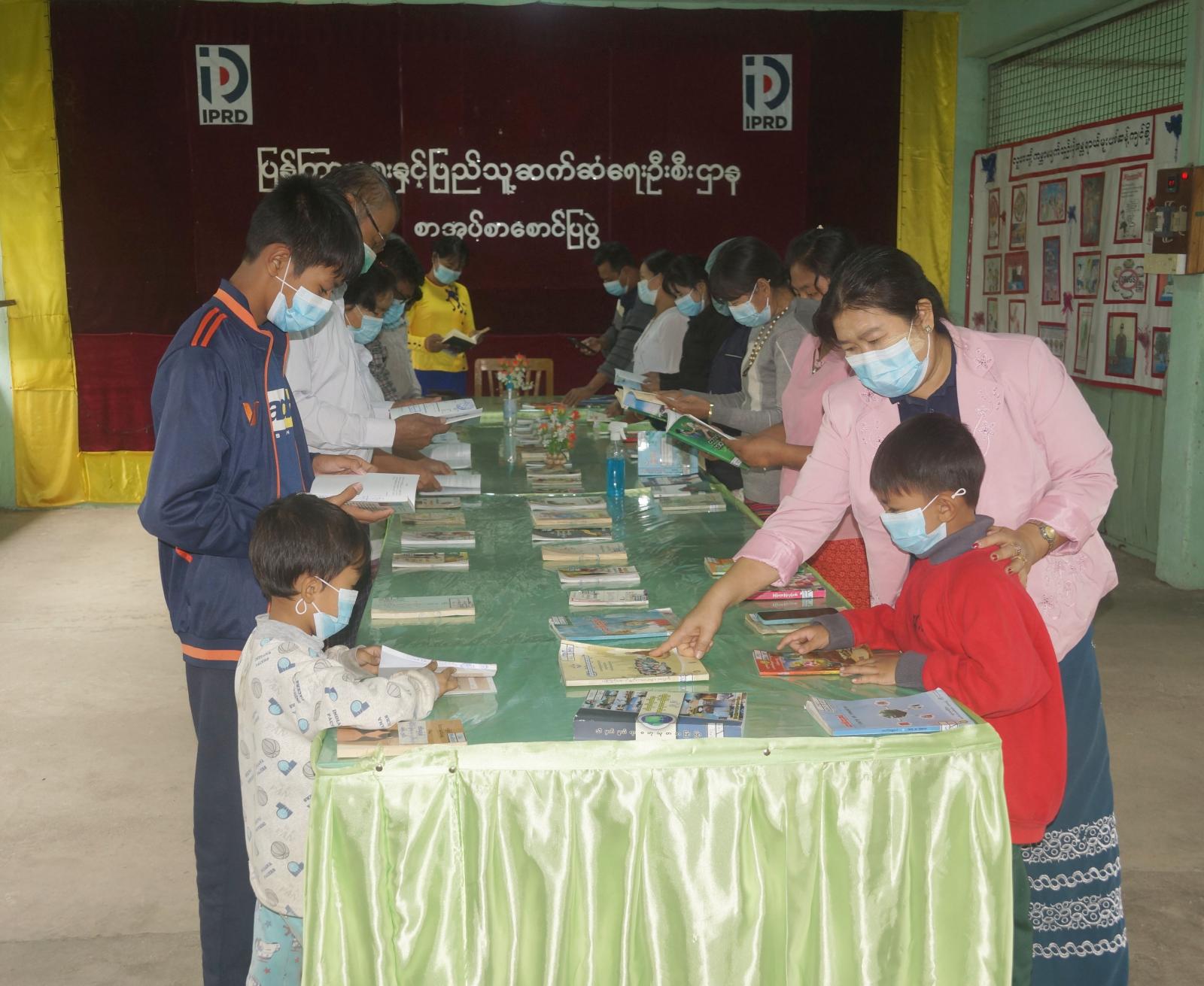 ဗန်းမော်မြို့တွင် ဒေသခံပြည်သူများအား ဖတ်ရှိန်မြှင့်တင်နိုင်ရေးအတွက် စာအုပ်စာစောင်ပြပွဲ ပြုလုပ